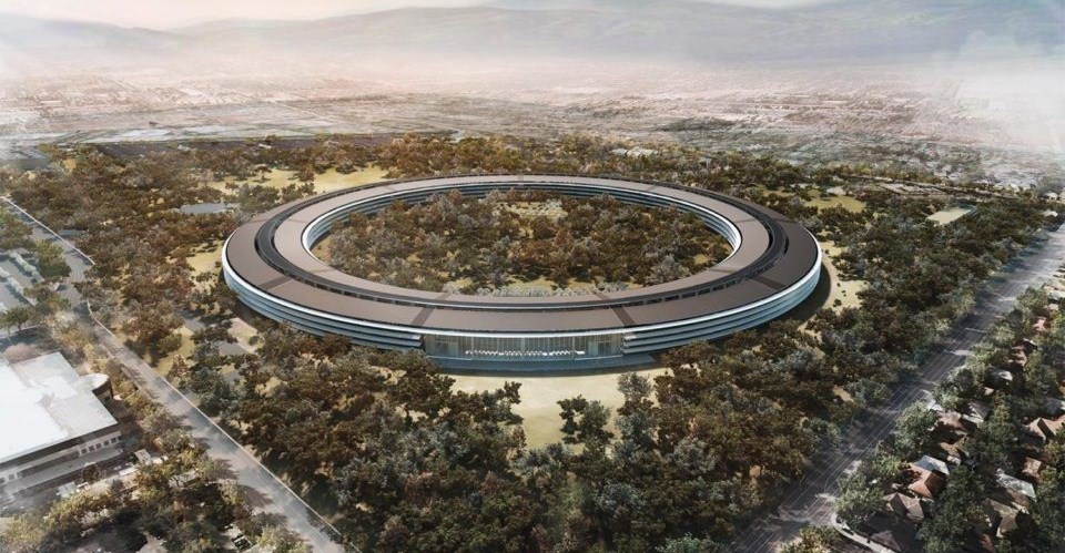 Apple 'spaceship' nestled in Earthly oasis