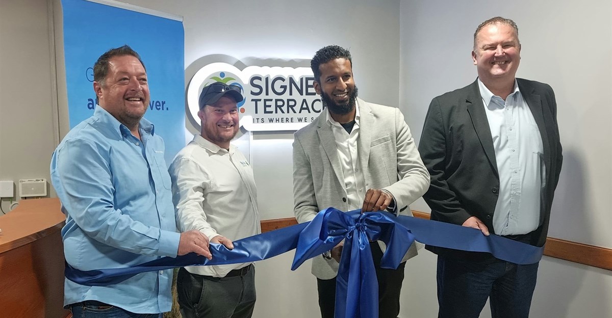 Signet Terrace Shopping Centre's new solar plant to generate 136MWh of ...