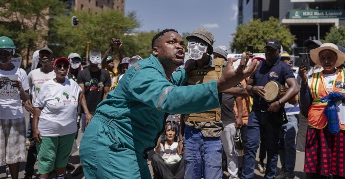 Activists accuse Anglo of going AWOL