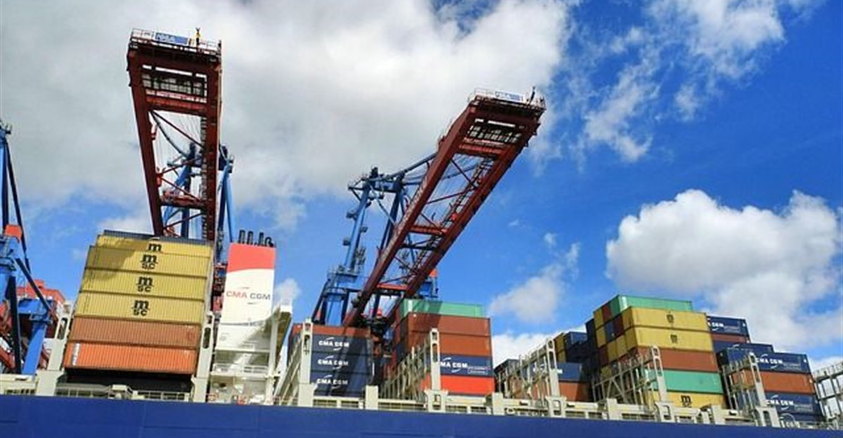 Rand volatility raises risks for South African exporters